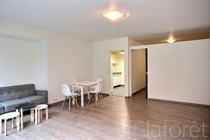 Appartement à louer - Suresnes, Centre-ville - 2 pièces - 1 chambre