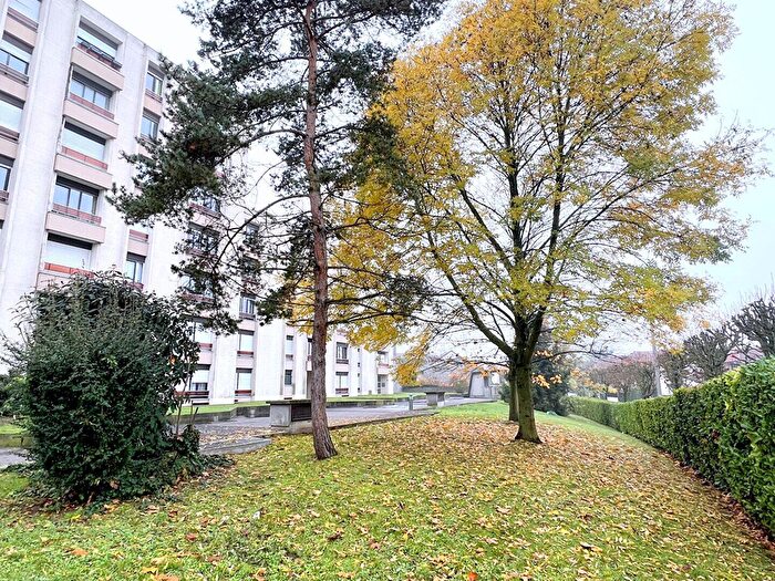 Appartement à louer - Thiellement, Le Raincy - 2 pièces - 1 chambre