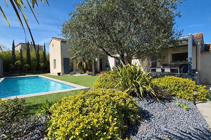 Maison à vendre - Saint-Saturnin-lès-Avignon - 6 pièces - 4 chambres