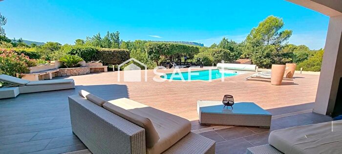 Maison à vendre - Saint-Maximin-la-Sainte-Baume, Centre-ville - 5 pièces - 4 chambres