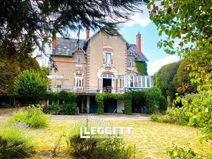 Maison à vendre - Saint-Amand-Montrond - 9 pièces - 7 chambres