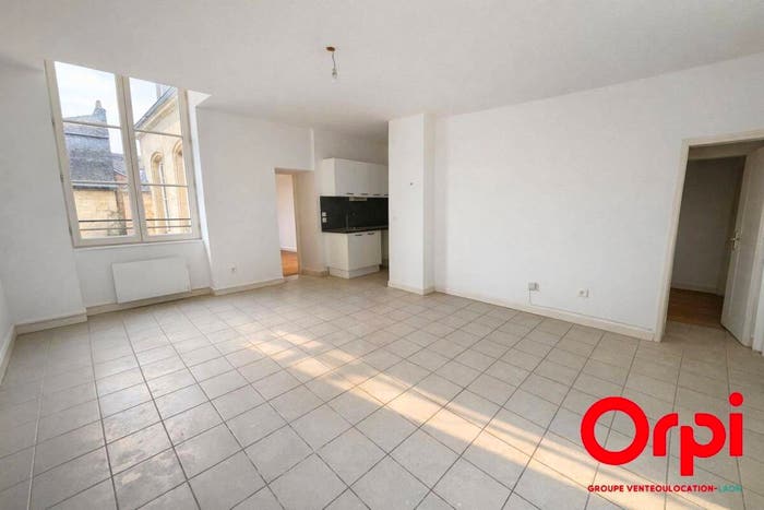 Appartement 3 pièces à Plateau, Laon, à louer