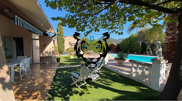 Maison à vendre - Roquebrune-sur-Argens, La Bouverie - 5 pièces - 3 chambres