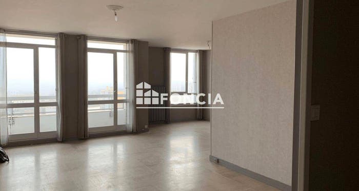 Appartement 4 pièces à Le Bernay-Valfuret-La Rivière, Saint-Étienne, à louer