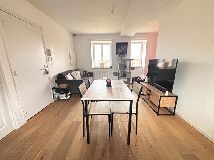 Appartement à louer - Moulins-le-Carbonnel - 2 pièces - 1 chambre