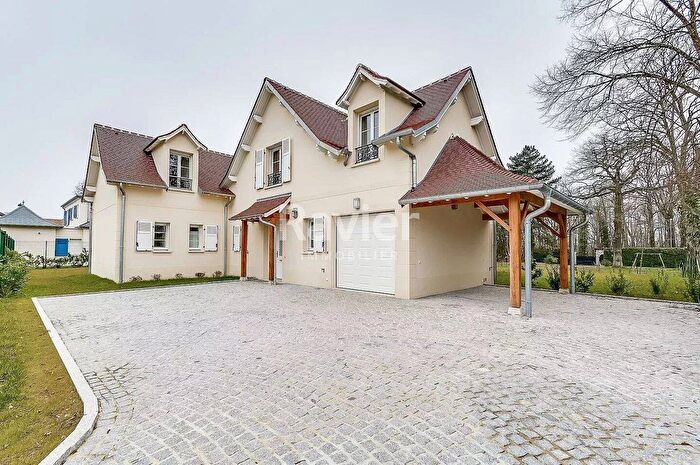 Maison à louer - La Châtaigneraie-La Feuillaume Sud, La Celle-Saint-Cloud - 7 pièces - 5 chambres