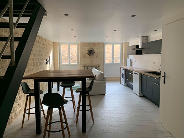 Appartement à louer - Sauveterre-de-Guyenne - 3 pièces - 2 chambres