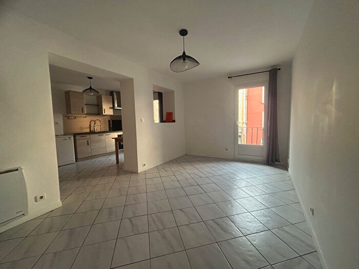 Appartement à louer - Thuir - 3 pièces - 2 chambres