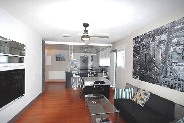 Appartement à louer - La Pagère-Bron Église-Le Terraillon-Saint Jean - 3 pièces - 2 chambres