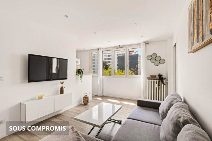Appartement 2 pièces à vendre à Courbevoie, Marceau République