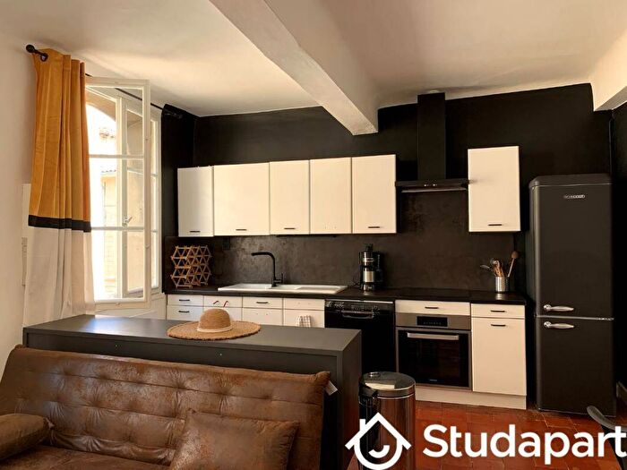 Centre Ville, Aix-en-Provence : Appartement 4 pièces à louer