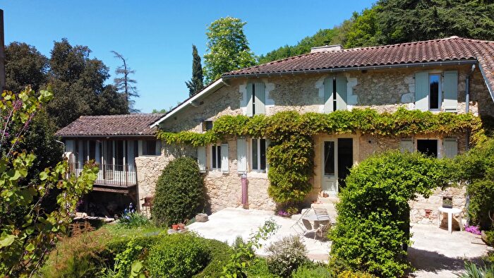 Maison à vendre - Vic-Fezensac - 9 pièces - 4 chambres