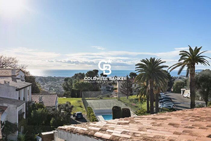 Maison à vendre - Cagnes-sur-Mer, Les Colettes - 5 pièces - 4 chambres