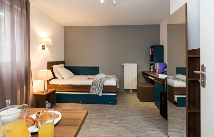Appartement à louer - Quartiers Centre, Saint-Hélier, Gare - 1 pièce