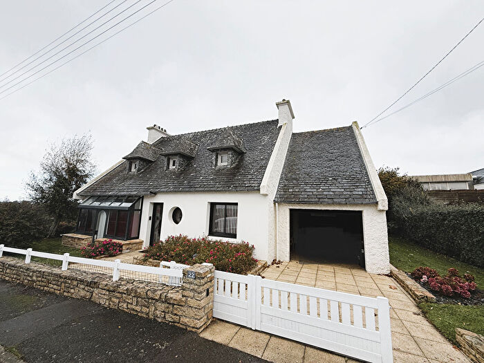 Maison à vendre - Plouescat - 8 pièces - 4 chambres