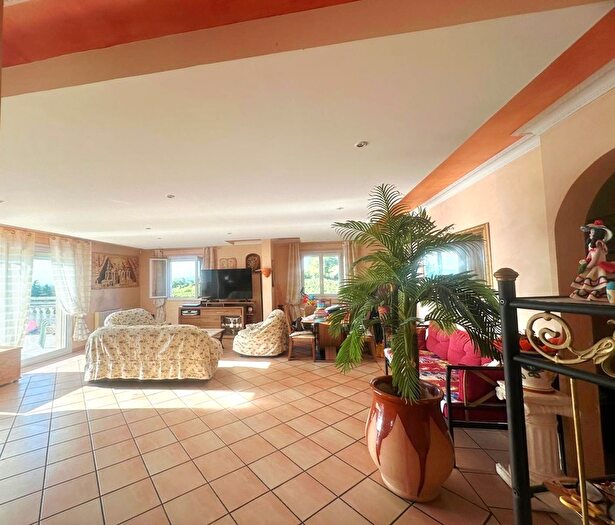 Maison 12 pièces à vendre à Prissé