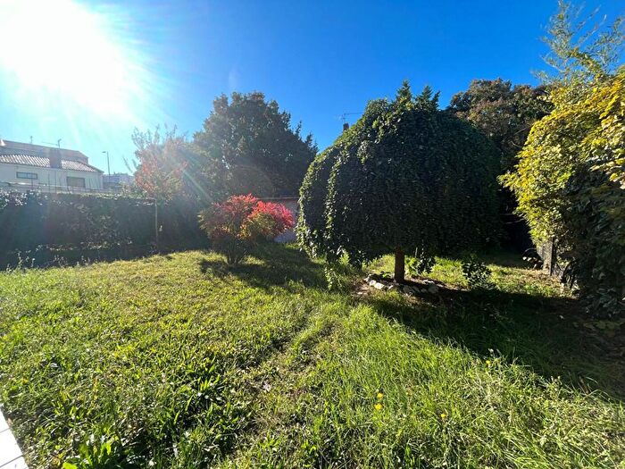 Maisons à vendre et appartements à louer - 1