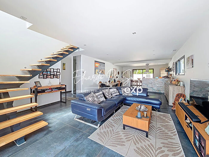 Maison à vendre - Pompignac - 5 pièces - 3 chambres