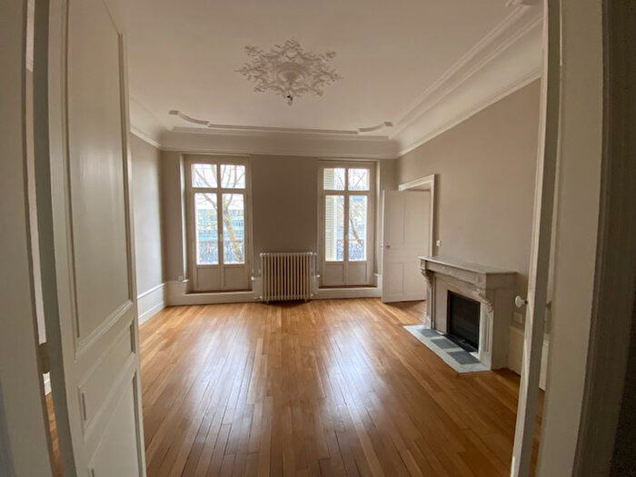 Appartement à louer - Dijon, Centre-ville - 5 pièces - 3 chambres