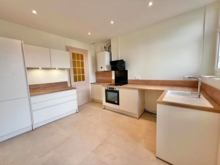 Appartement à louer - Saint-Étienne, Tardy, Colline des Pères, Bizillon - 4 pièces - 2 chambres