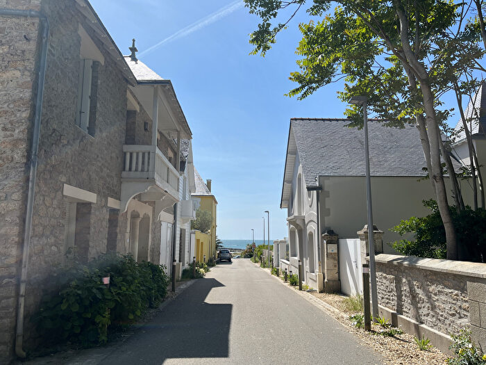 Maisons à vendre et appartements à louer - 1