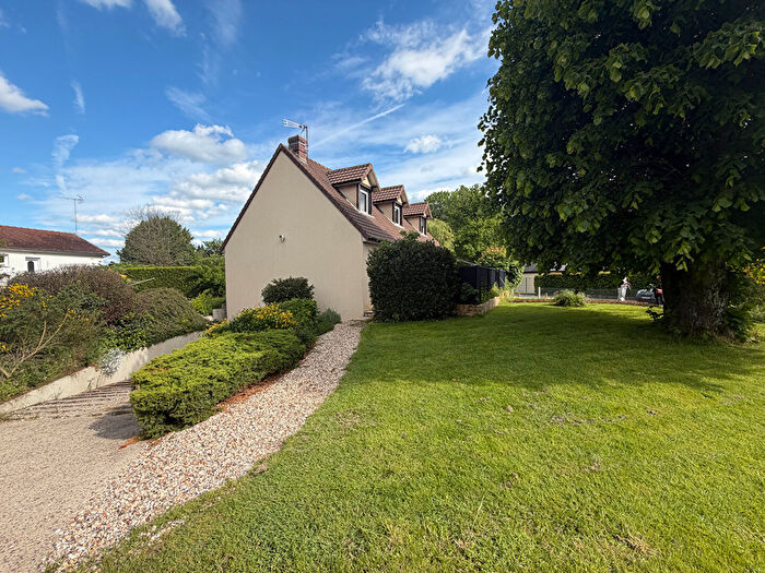 Maison 5 pièces à Saint-Élier, à vendre
