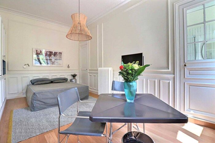 Appartement à louer - Mairie, Paris ème arrondissement - 1 pièce