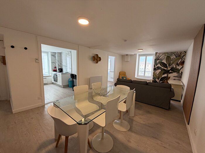 Appartement à louer - Saint-Étienne-de-Saint-Geoirs - 3 pièces - 2 chambres