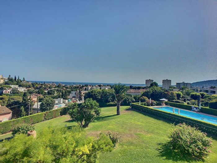 Appartement à louer - LEstagnol, Antibes - 3 pièces - 2 chambres