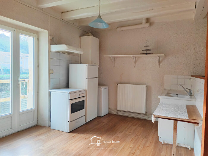 Maison 3 pièces à louer - Lusignan