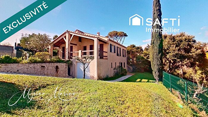 Maison à vendre - Fréjus, Saint-Aygulf - 4 pièces - 4 chambres