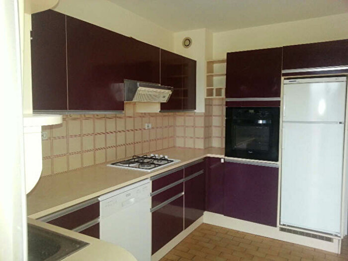 Oyonnax, Centre-ville, Niermes, Geilles, Croix Rousse - Appartement 3 pièces à louer