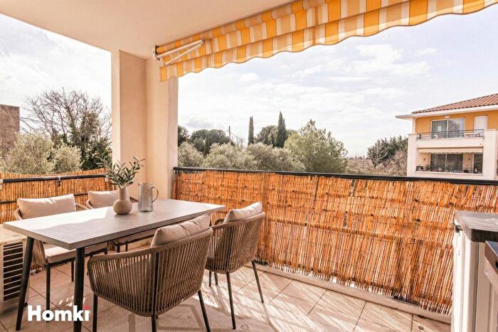 Appartement à vendre - La Fare-les-Oliviers - 3 pièces - 2 chambres