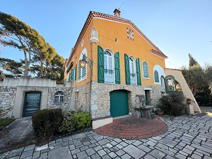 Maison à vendre - Toulon, La Serinette, La Barre - 12 pièces - 6 chambres