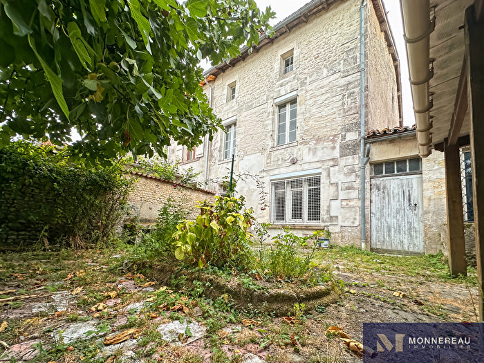 Maison à vendre - Barbezieux-Saint-Hilaire - 8 pièces - 6 chambres