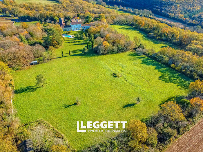 Maison à vendre - Angoulême, Saint-Ausone, Saint-Martin - 18 pièces - 10 chambres