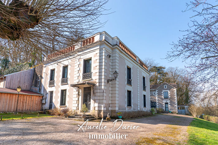 Maison à vendre - Mosnes - 14 pièces - 9 chambres
