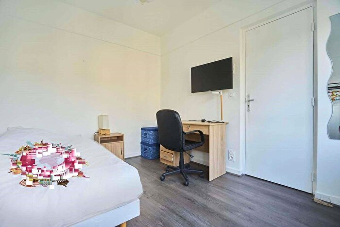 Appartement à louer - Barbâtre-Saint Remy-Verrerie, Reims - 1 pièce