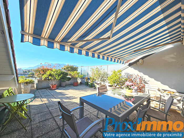 Appartement à louer - Voiron, Centre-ville, Gare - 3 pièces - 2 chambres