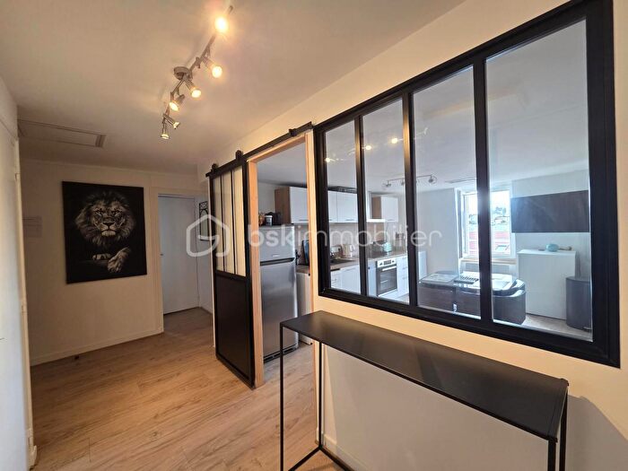 Appartement 4 pièces à Voiron, Centre-ville, Gare, à vendre
