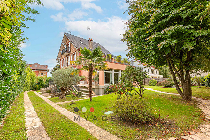 Maison 9 pièces à Bougival, à vendre