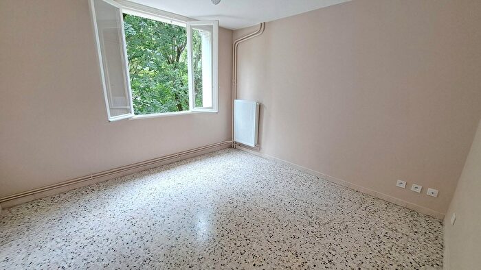 Appartement à louer - Barnave-Saint Robert, Saint-Égrève - 1 pièce