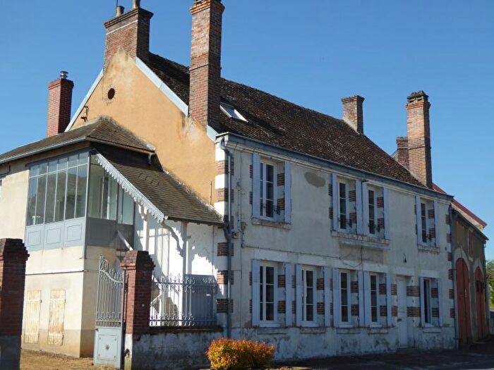 Maison à vendre - Saint-Amand-en-Puisaye - 5 pièces - 4 chambres