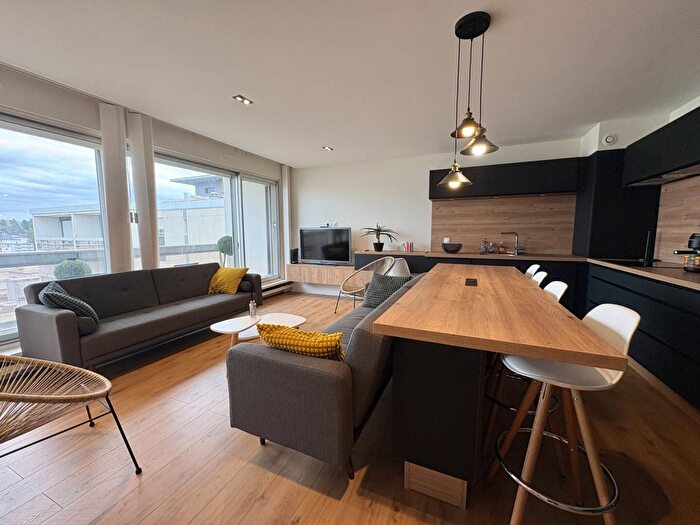 Appartement à louer - Monthieu-Saint François, Saint-Étienne - 5 pièces - 4 chambres