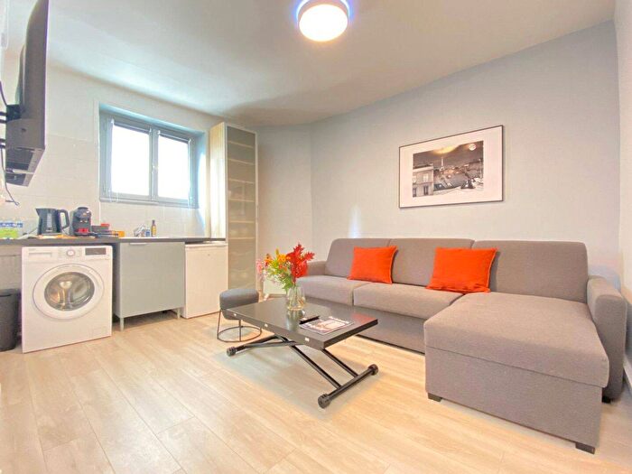 Appartement à louer - Salpêtrière-Austerlitz, Paris ème arrondissement - 2 pièces - 1 chambre