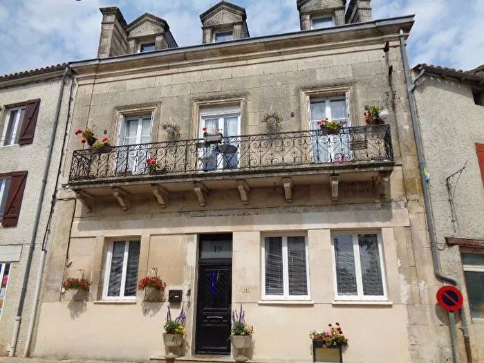 Maison à vendre - Villefagnan - 5 pièces - 4 chambres