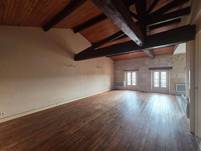 Appartement à louer - Targon - 4 pièces - 3 chambres