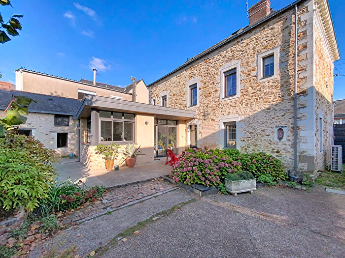 Maison à vendre - Champigné - 12 pièces - 6 chambres