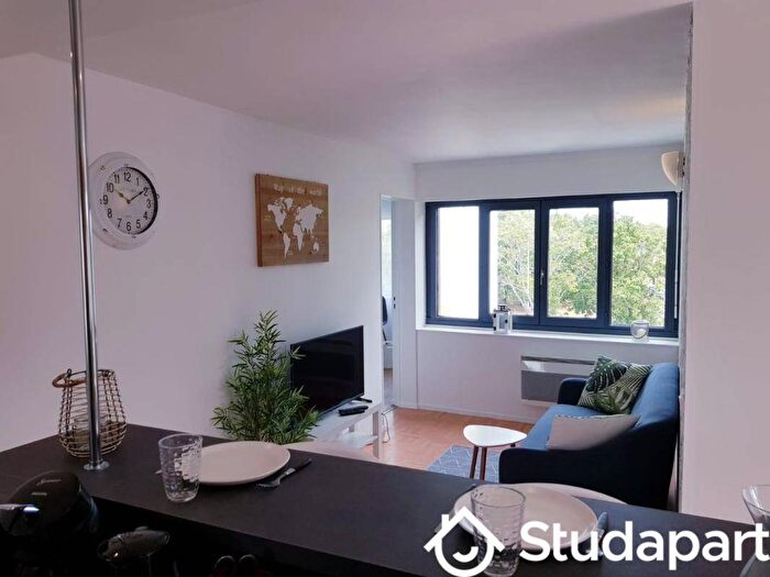 Appartement à louer - Champs Elysees, Évry-Courcouronnes - 1 pièce - 1 chambre