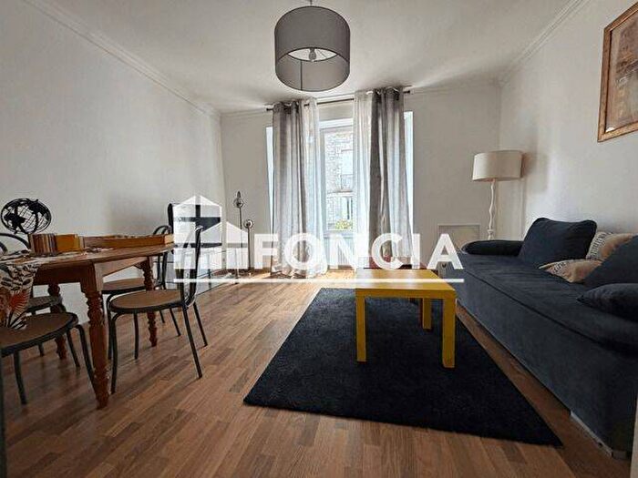 Centre Ville, Quimper : Appartement 2 pièces à louer